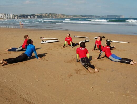 Clases de Surf en Cantabria: Centro y Escuela de Surf La Arena en La ...